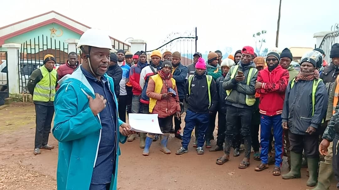 MAYOR SENSITIZING THE POPULATION ON THE USE OF THE NEWLY CONSTRUCTED ...
